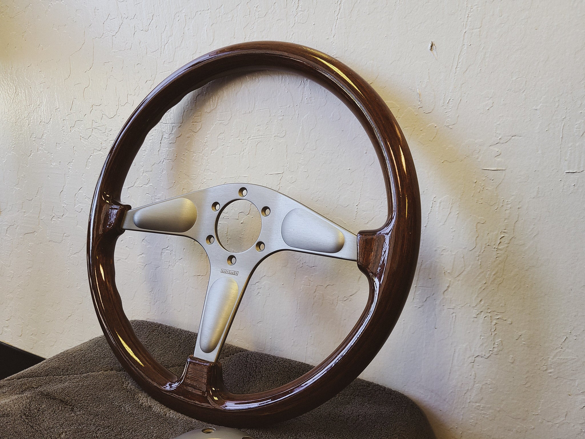 MOMO Wood Steering wheel 3 spoke w/ horn button – sevenspeedshop