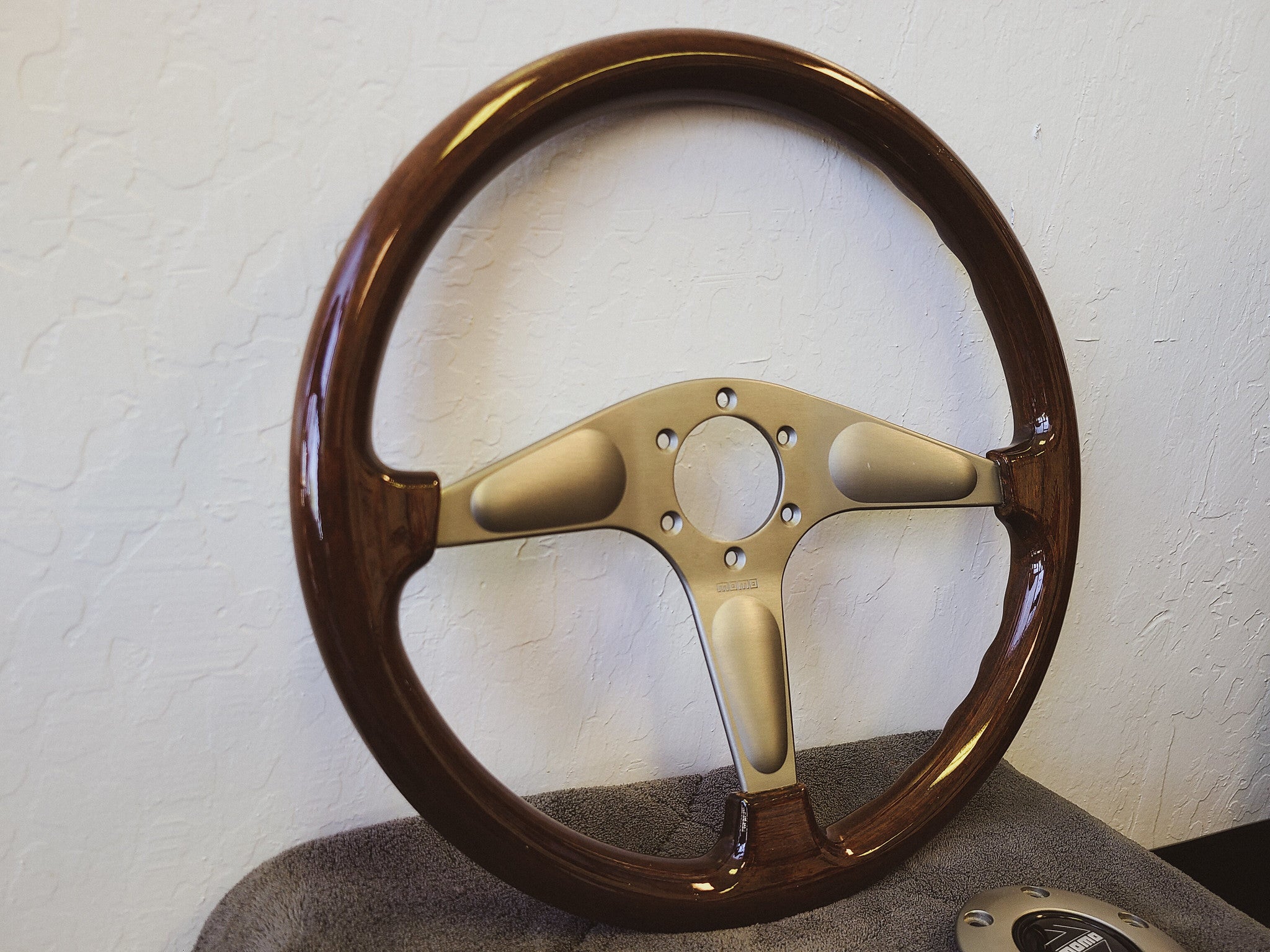 MOMO Wood Steering wheel 3 spoke w/ horn button – sevenspeedshop