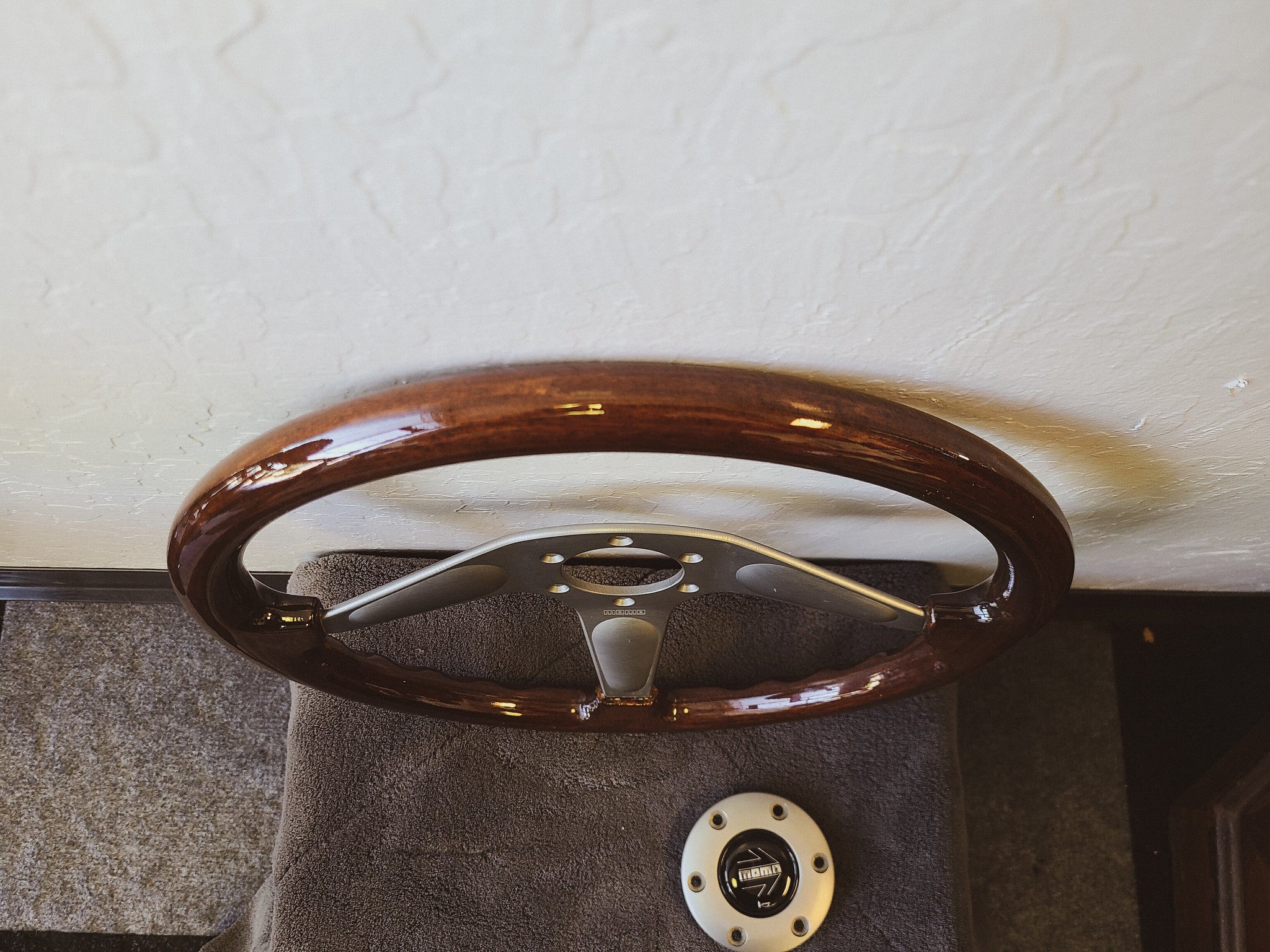 MOMO Wood Steering wheel 3 spoke w/ horn button – sevenspeedshop