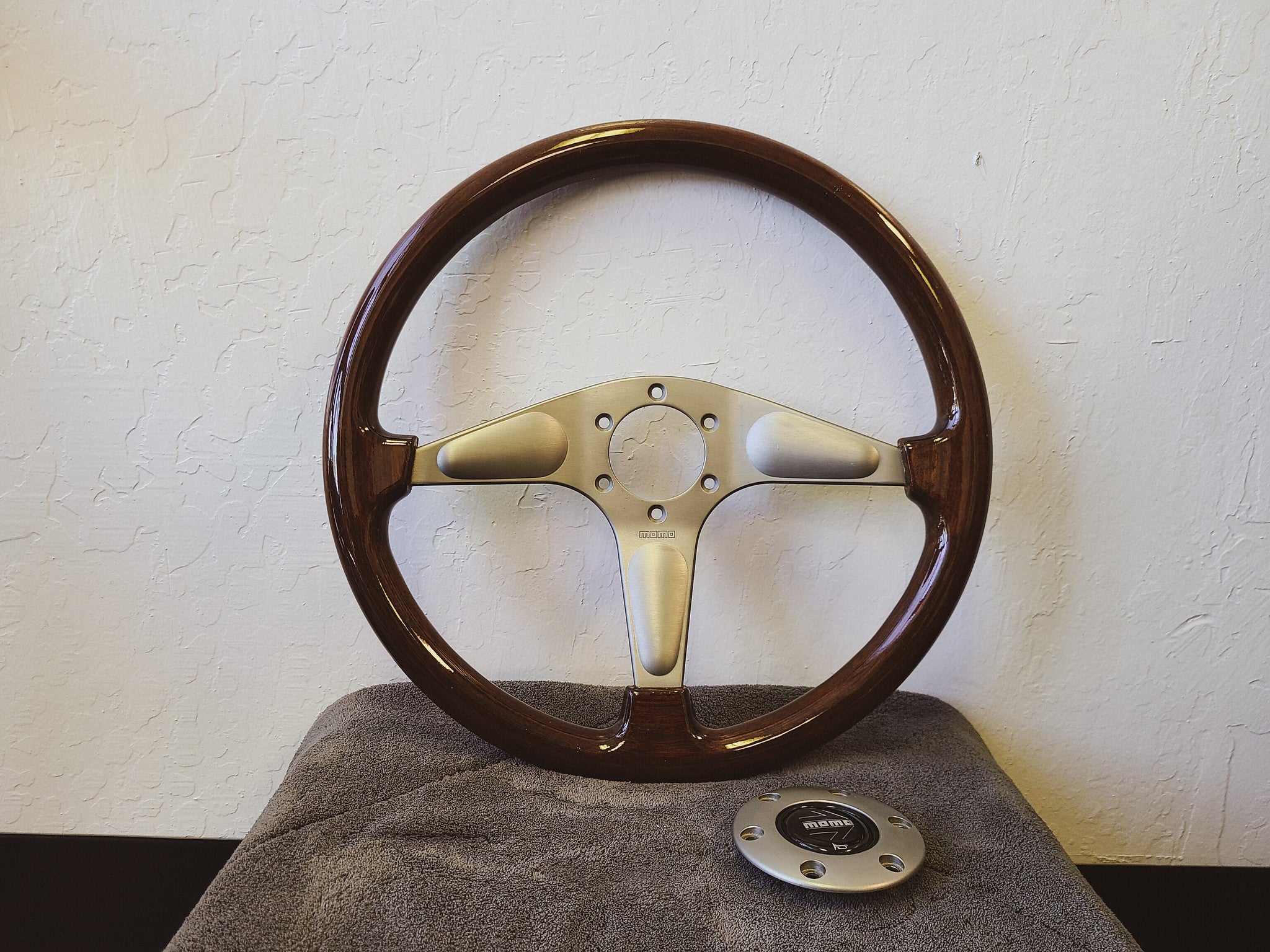 MOMO Wood Steering wheel 3 spoke w/ horn button – sevenspeedshop